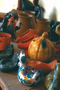 L’atelier de céramique du village artisanal - Du vase au cendrier ...