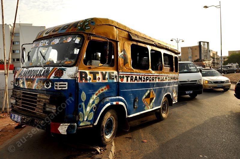 Le car rapide : tout passe, Dieu merci - Au Sénégal, le cœur du Sénégal