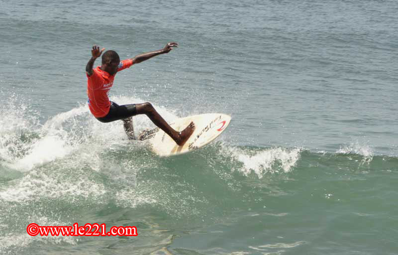 Surf : rompre avec la tradition ! - Au Sénégal, le cœur du Sénégal