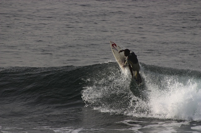 Surf : Chad Bikoumou au-dessus de la vague dakaroise - Au Sénégal, le ...