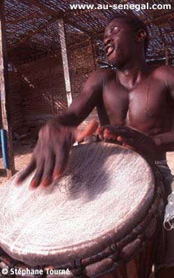 Instruments de musique et danses traditionnels - Au Sénégal, le cœur du ...