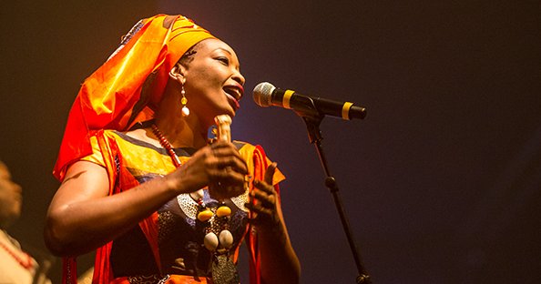 Mounira Mitchala en concert - Au Sénégal, le cœur du Sénégal
