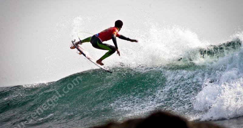 Surf : Romain Loulhe détrône Chad Bikoumou - Au Sénégal, le cœur du Sénégal